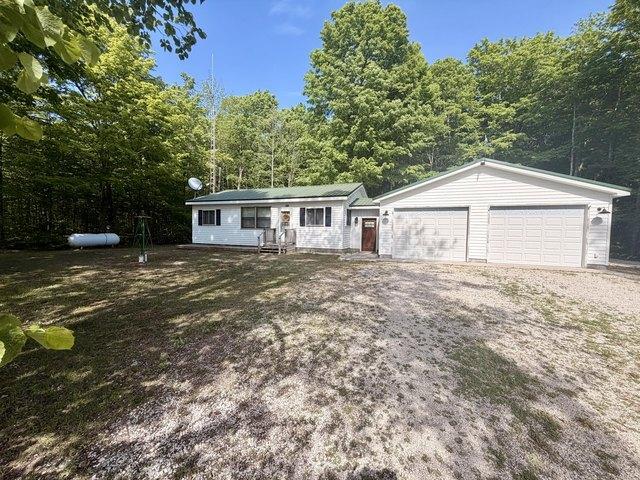 3676 Lang Rd, Gulliver, MI 49840