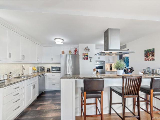 3671 Hudson Manor Terrace 14LM