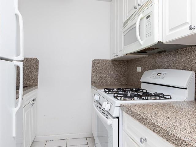 3671 Hudson Manor Terrace 15F