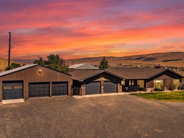 3672 N Wenas Rd, Selah, WA 98942