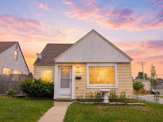 3672 S 19th St, Milwaukee, WI 53221