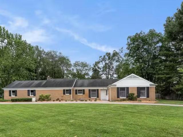 3673 PHEASANT DR, ANN ARBOR, MI 48103 Single Family Residence.