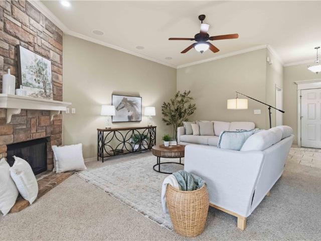 3673 W Mountain View Drive