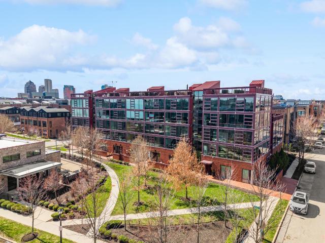 367 Auden Avenue # 305