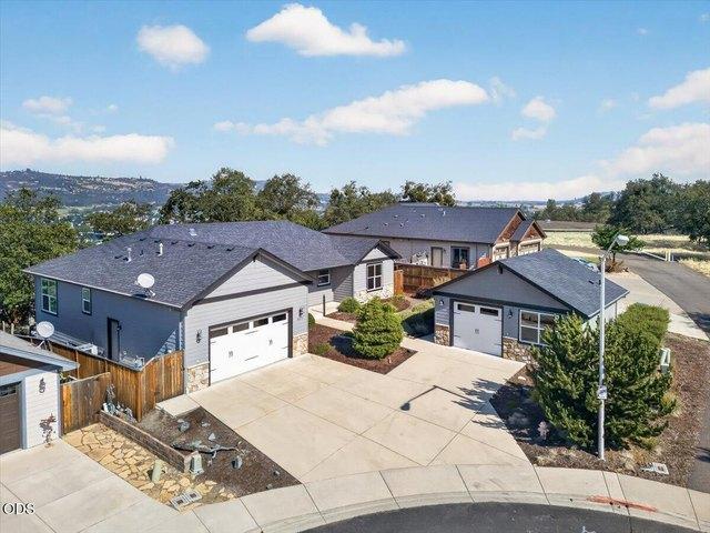 367 Avalon Ter, Eagle Point, OR 97524