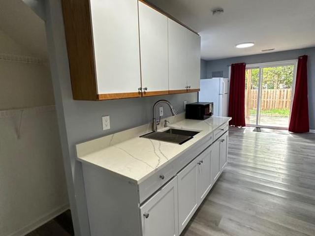 367 Bridle Crest Sq. Ne Basement Square NE