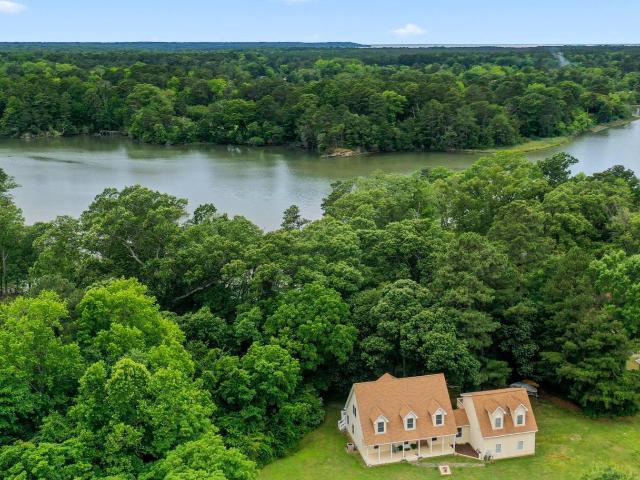 367 Edgewater Ln, Montross, VA 22520 | MLS #VAWE2010
