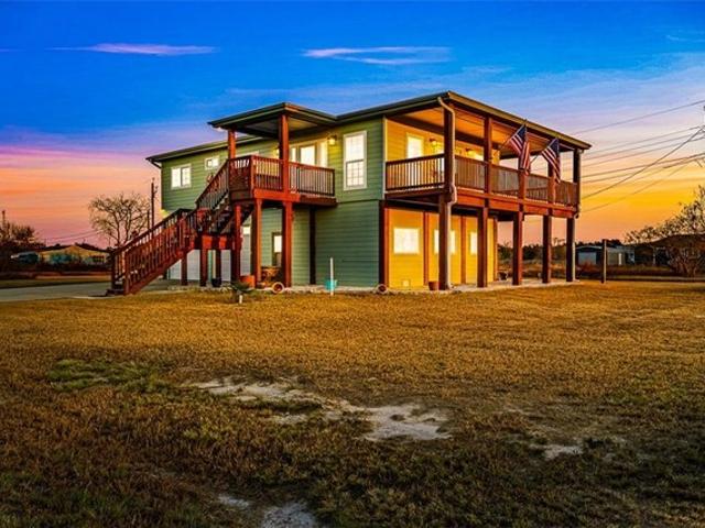 367 Royal Oak Ln, Rockport, TX 78382