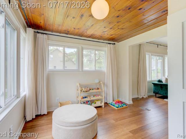367 W Otis Avenue