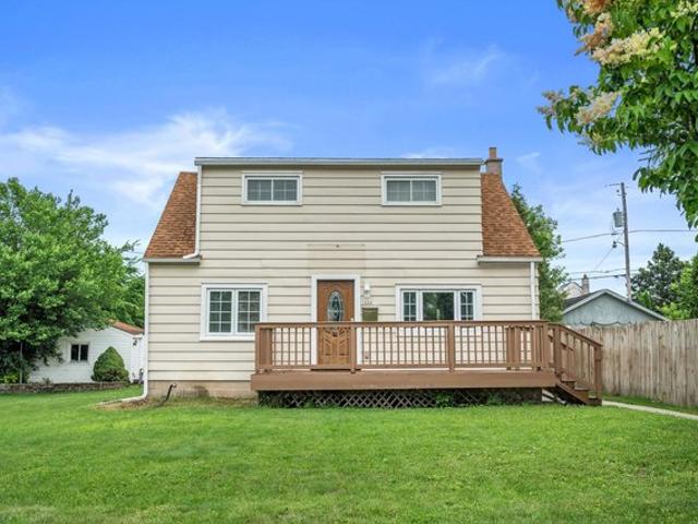 3684 S 33rd St, Greenfield, WI 53221