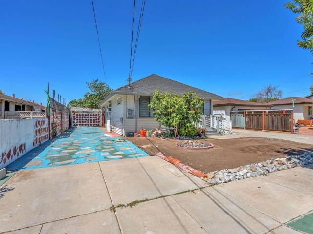 36863 Elm St
