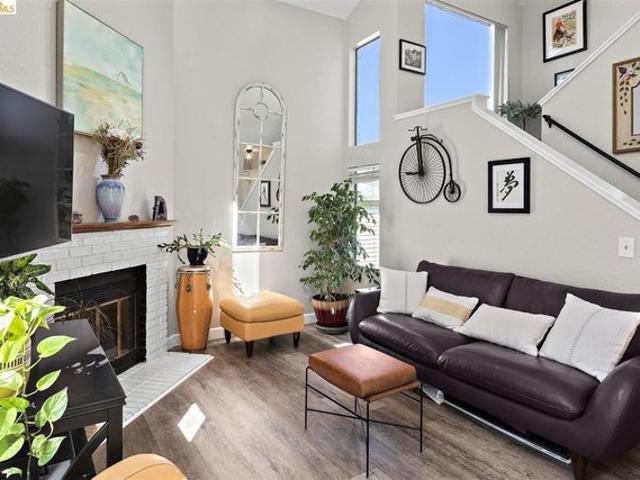 3687 Maple Ave Apt 9, Oakland, CA 94602
