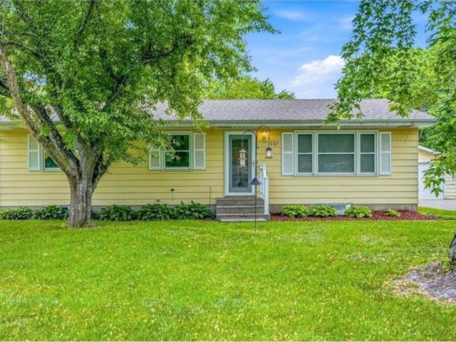 3687 Arcade St N, Vadnais Heights, MN 55127