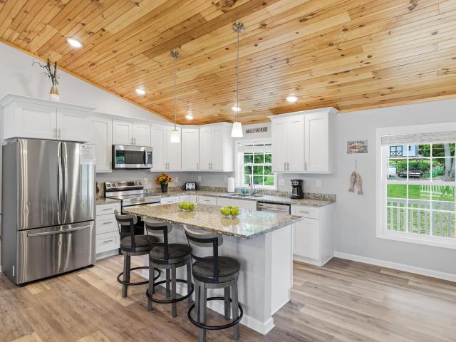3687 riverbend dr