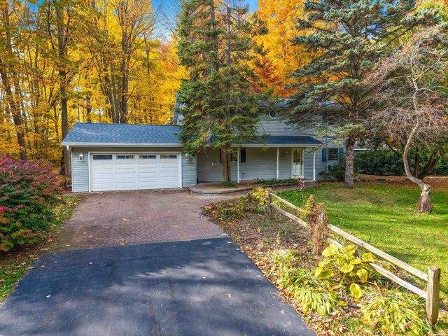 3683 Austrian Ln, Suamico, WI 54313