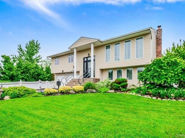 3683 Illona Ln, Oceanside, NY 11572