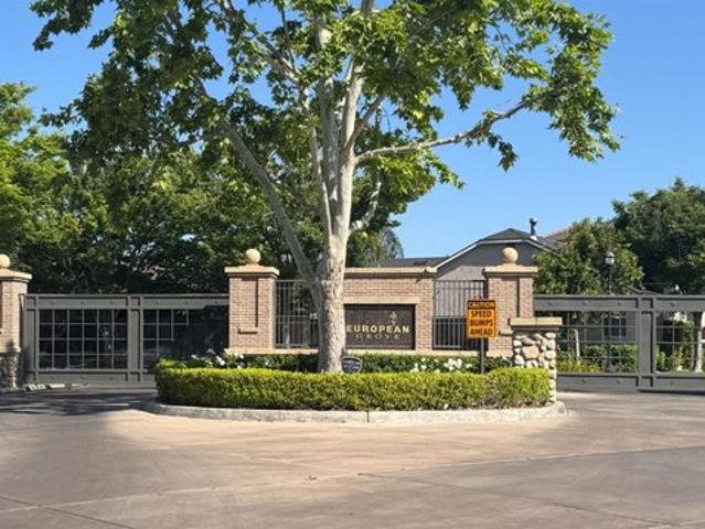 3683 W Black Walnut Ln, Fresno, CA 93711
