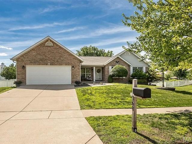 368 Clarendon Ln, Saint Charles, MO 63301