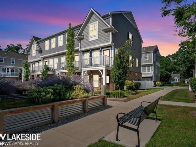 368 Glendale Ln, Ferndale, MI 48220