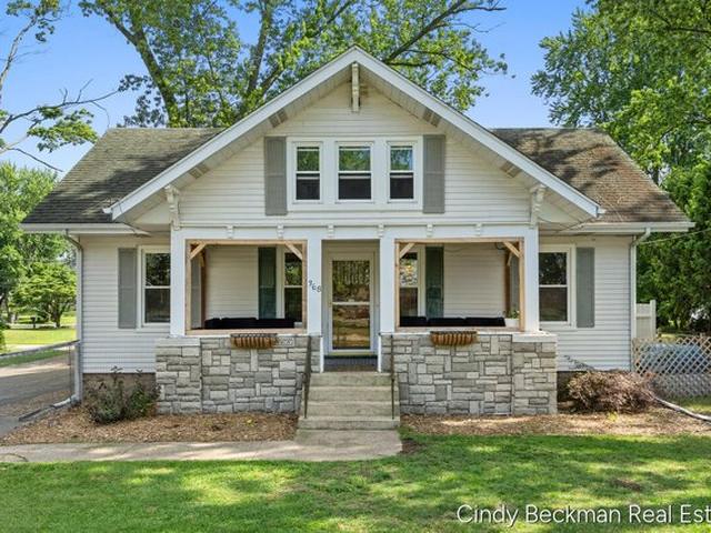 368 E 24th St, Holland, MI 49423