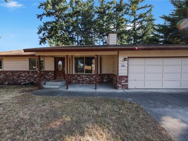368 NW Columbia Dr, Oak Harbor, WA 98277