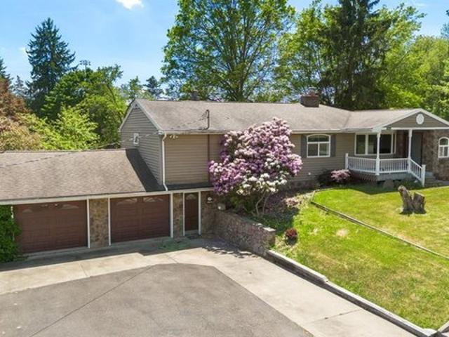 368 Pierce Hill Rd, Vestal, NY 13850