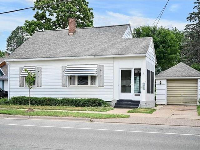 368 W Sarnia St, Winona, MN 55987