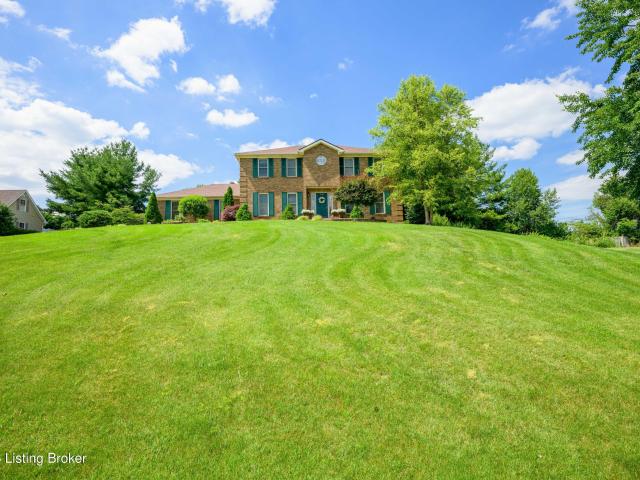 368 Woodsbend Dr