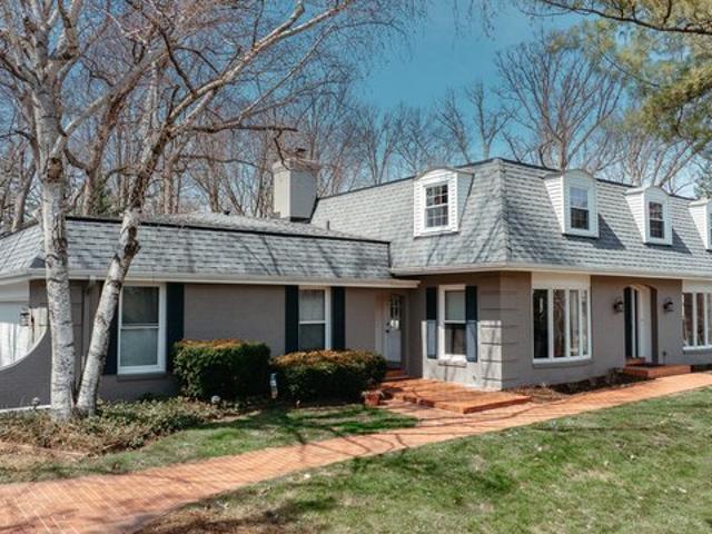 3695 Mary Cliff Ln, Brookfield, WI 53005