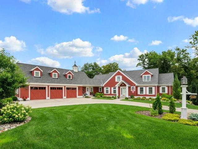 3698 Woodland Cove Pkwy, Minnetrista, MN 55331