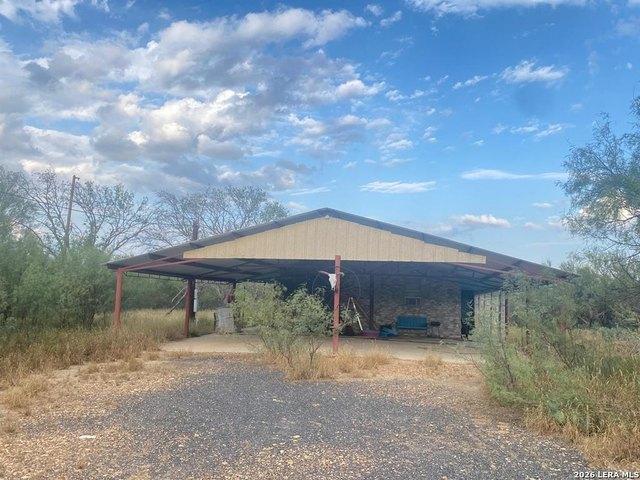 3699 Highway 85, Carrizo Springs, TX 78834