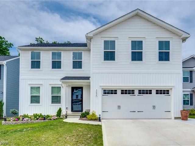 3690 Kirkham Dr, Barberton, OH 44203