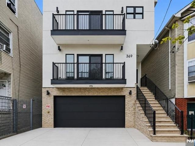 369 6th Ave W, Newark, NJ 07107