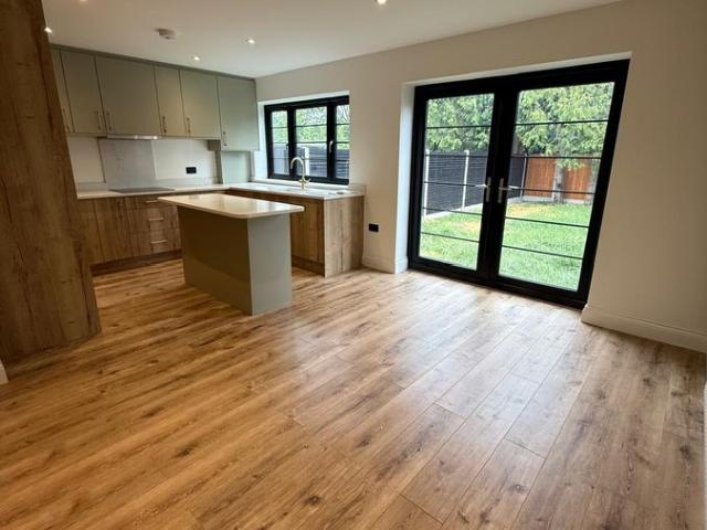 369 Greenford Avenue W7, 2 bed flat to rent, £2,400 pcm | PrimeLocation