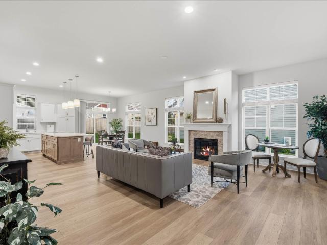 369 Evergreen Ln