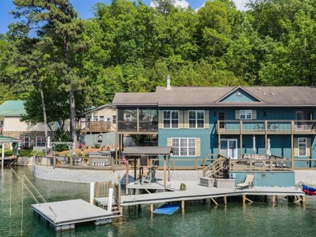 369 Honeysuckle Hl, Tallassee, AL 36078