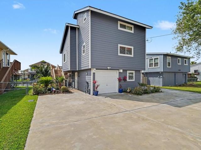 369 Ling St, Hitchcock, TX 77563