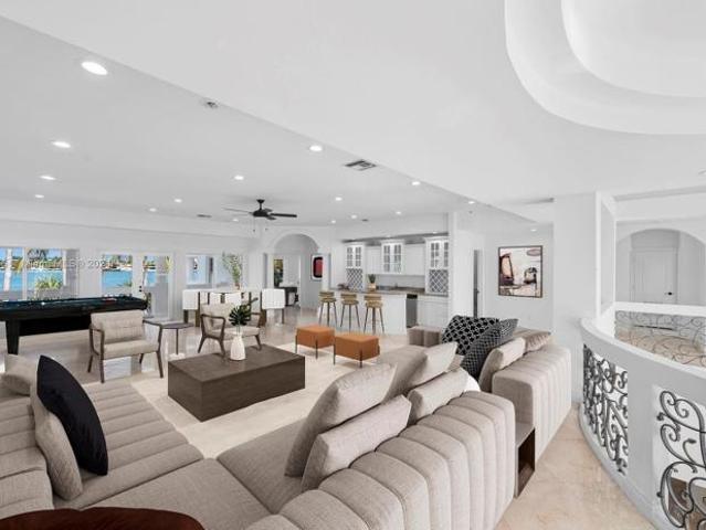 369 N Hibiscus Dr, Miami Beach, FL 33139