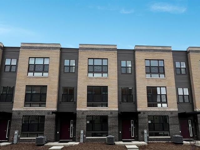 369 Summit Cir, Lombard, IL 60148