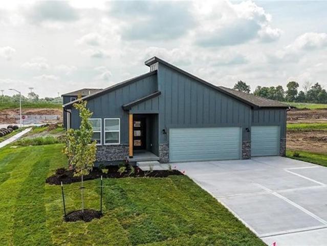 369 SW Amara Dr, Blue Springs, MO 64064