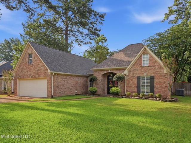 369 Pinewood Ln, Ridgeland, MS 39157