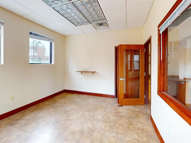 36 42 Newark St # 401