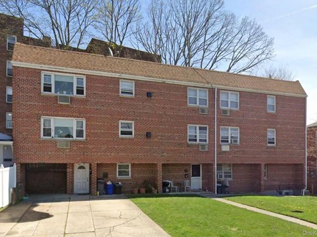 36 11 Utopia Pkwy, Flushing, NY 11358