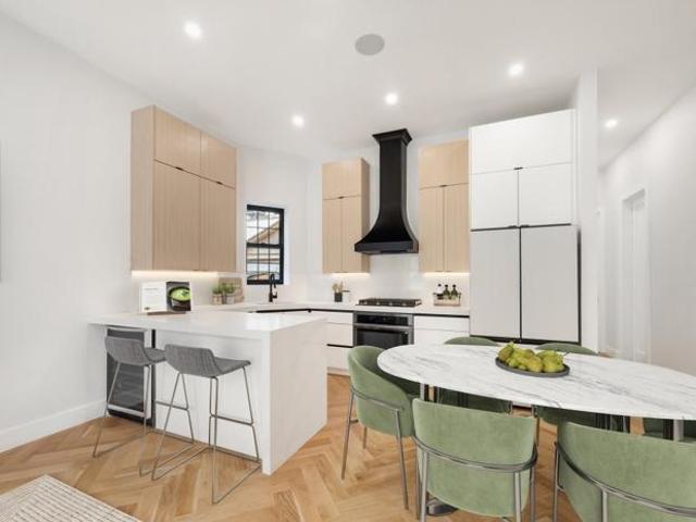 36 26 32nd St, Long Island City, NY 11106