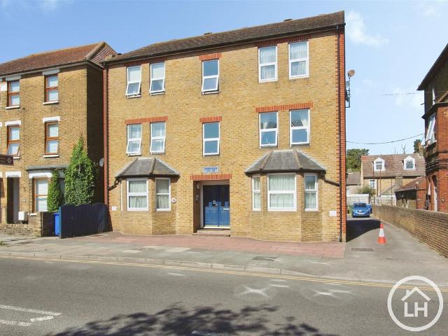 36 38 Park Road, Sittingbourne ME10, 1 bed flat to rent, £900 pcm | PrimeLocation