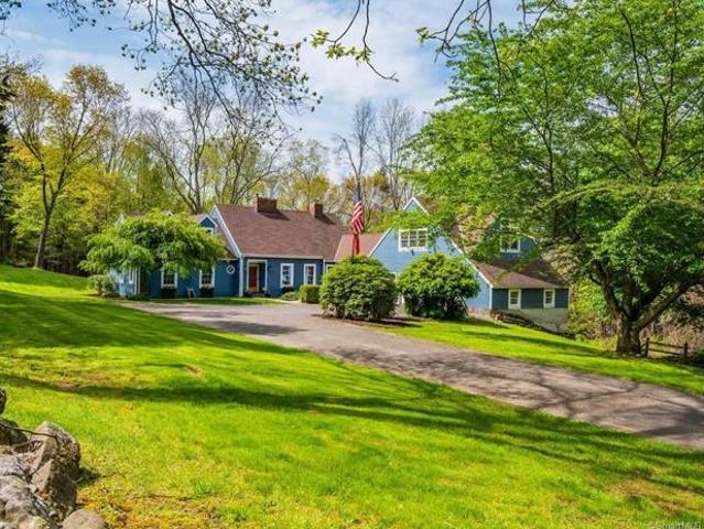 36 Tuttle Rd, Woodbury, CT 06798