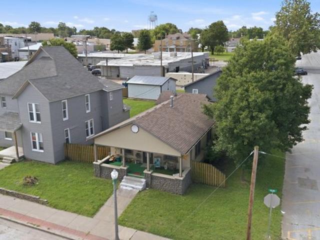36 W Olive St, Aurora, MO 65605