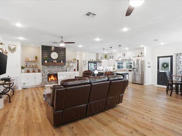 36 W Green Oak