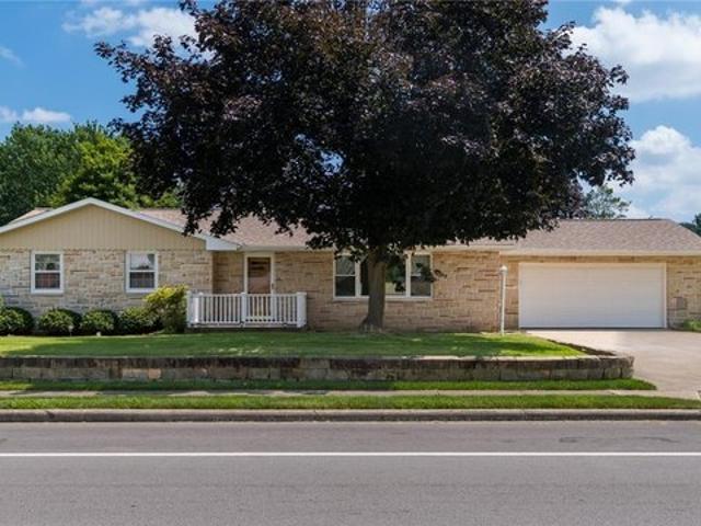 36 W 9th St, Dresden, OH 43821