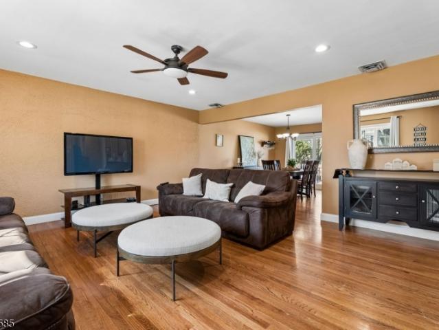 36 Williamsburg Dr
